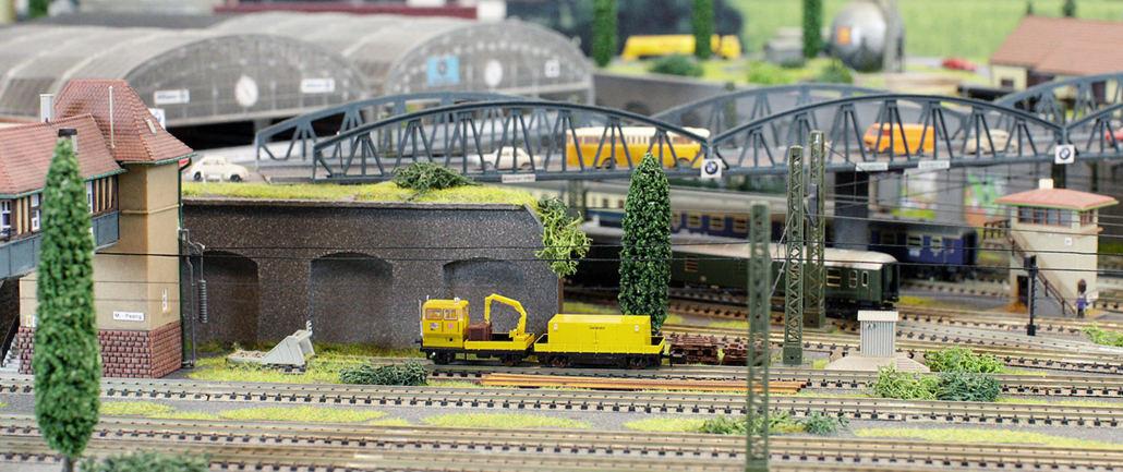 A remarkable 4 x 8 N scale track plan!