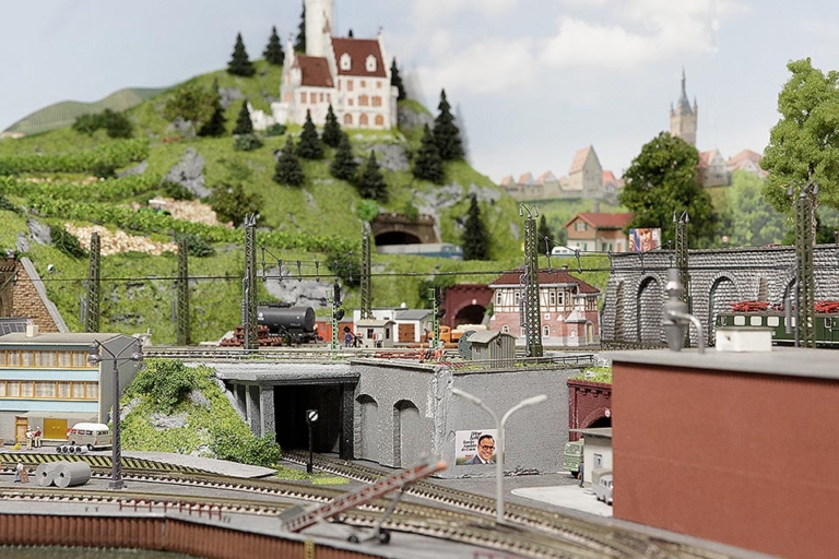 N scale harbor layout: Appealing track plan!